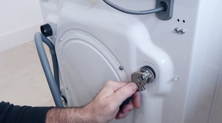 A Simple Guide on How to Install a Washing Machine Yourself